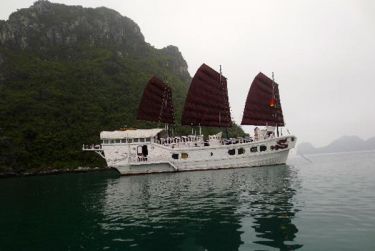 Red Dragon Junk 5 cabins - GoldenTour