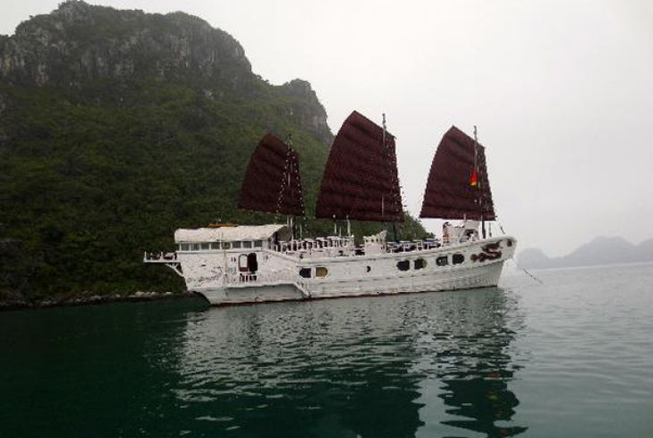 Red Dragon Junk 5 cabins - GoldenTour