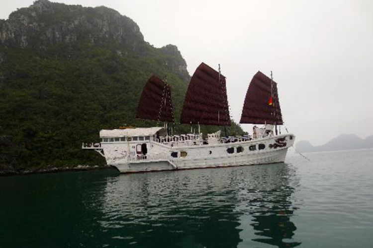 Red Dragon Junk 5 cabins - GoldenTour